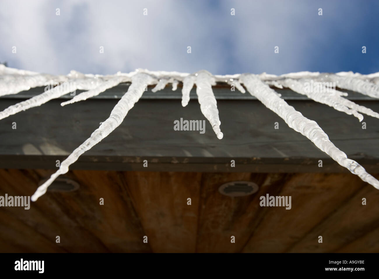 Long eaves hi-res stock photography and images - Alamy