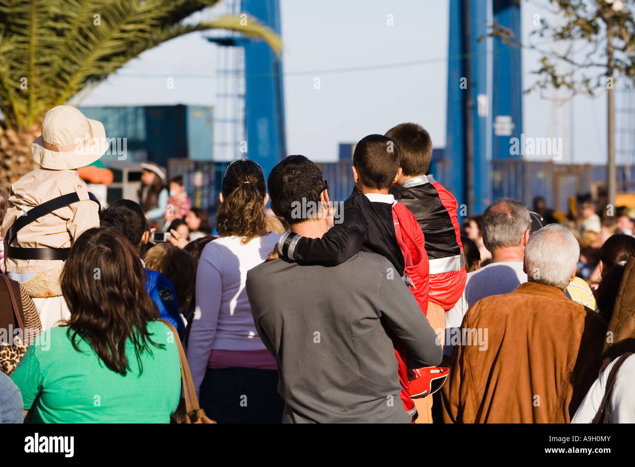 Crowd rejoicing hi-res stock photography and images - Alamy
