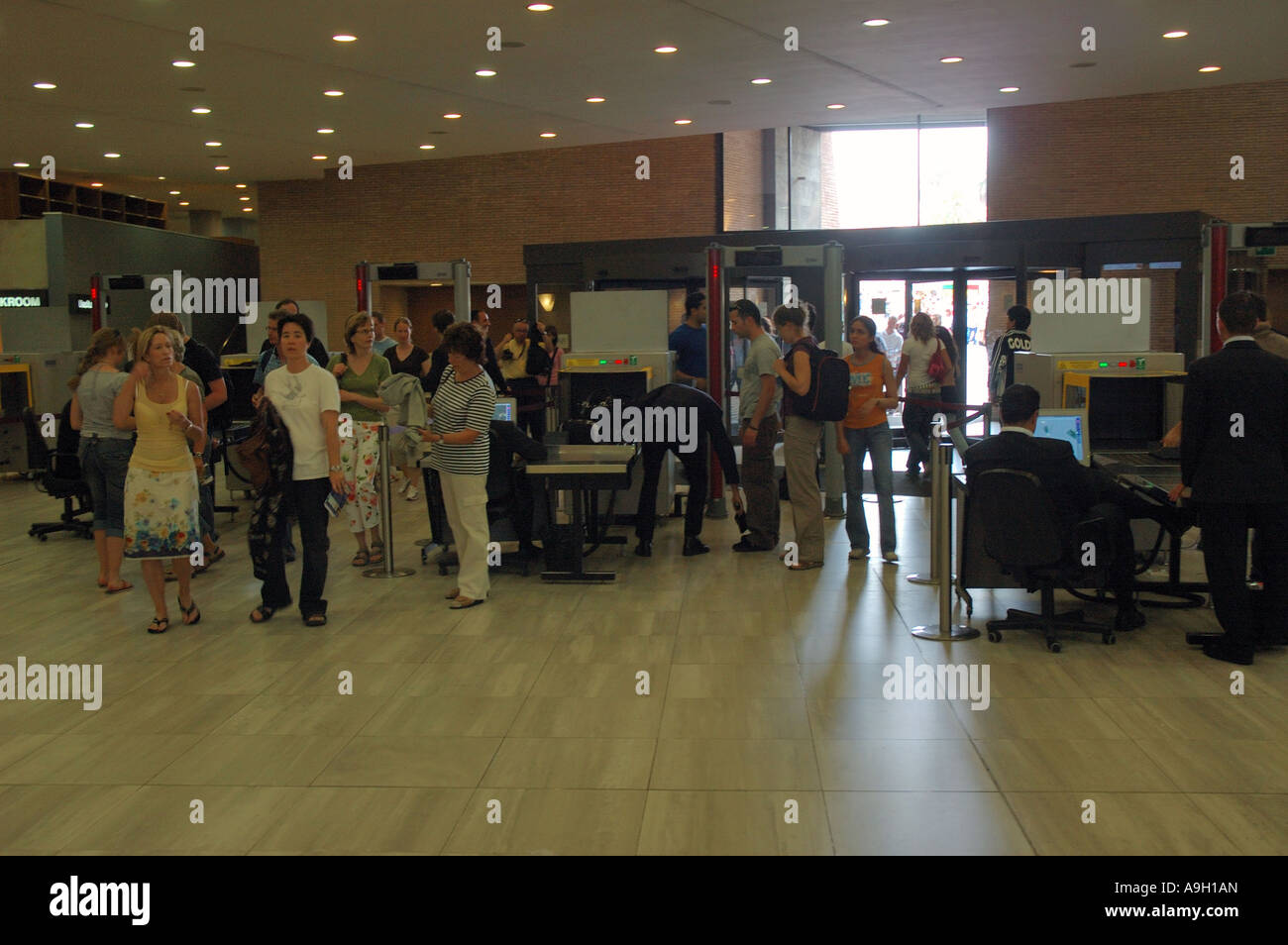 Security at the entrance to the Vatican Museum Stock Photo - Alamy