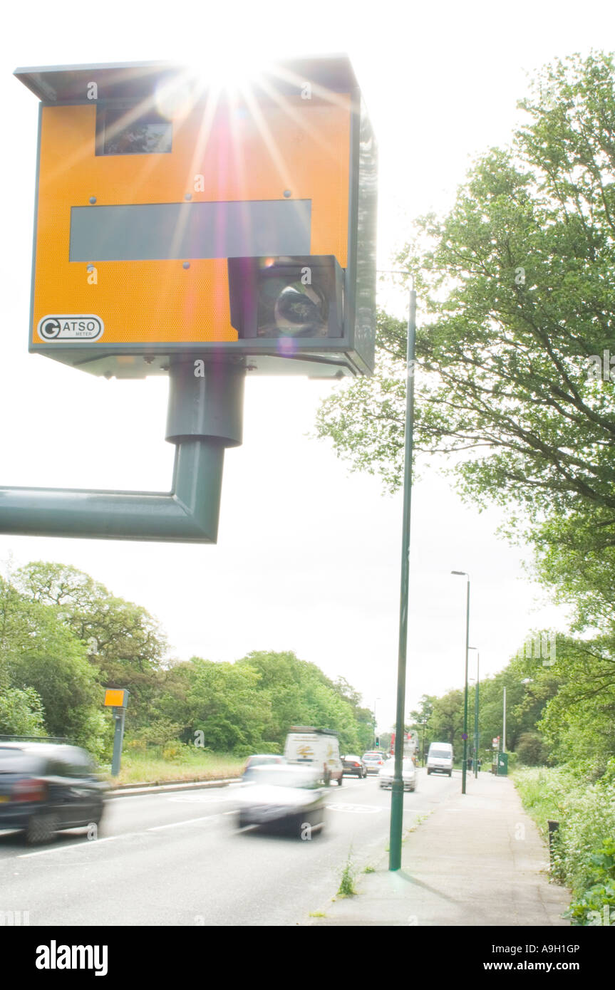 YELLOW GATSO ROAD SPEED CAMERA ON BUSY ROAD 1 0F 5 Stock Photo - Alamy