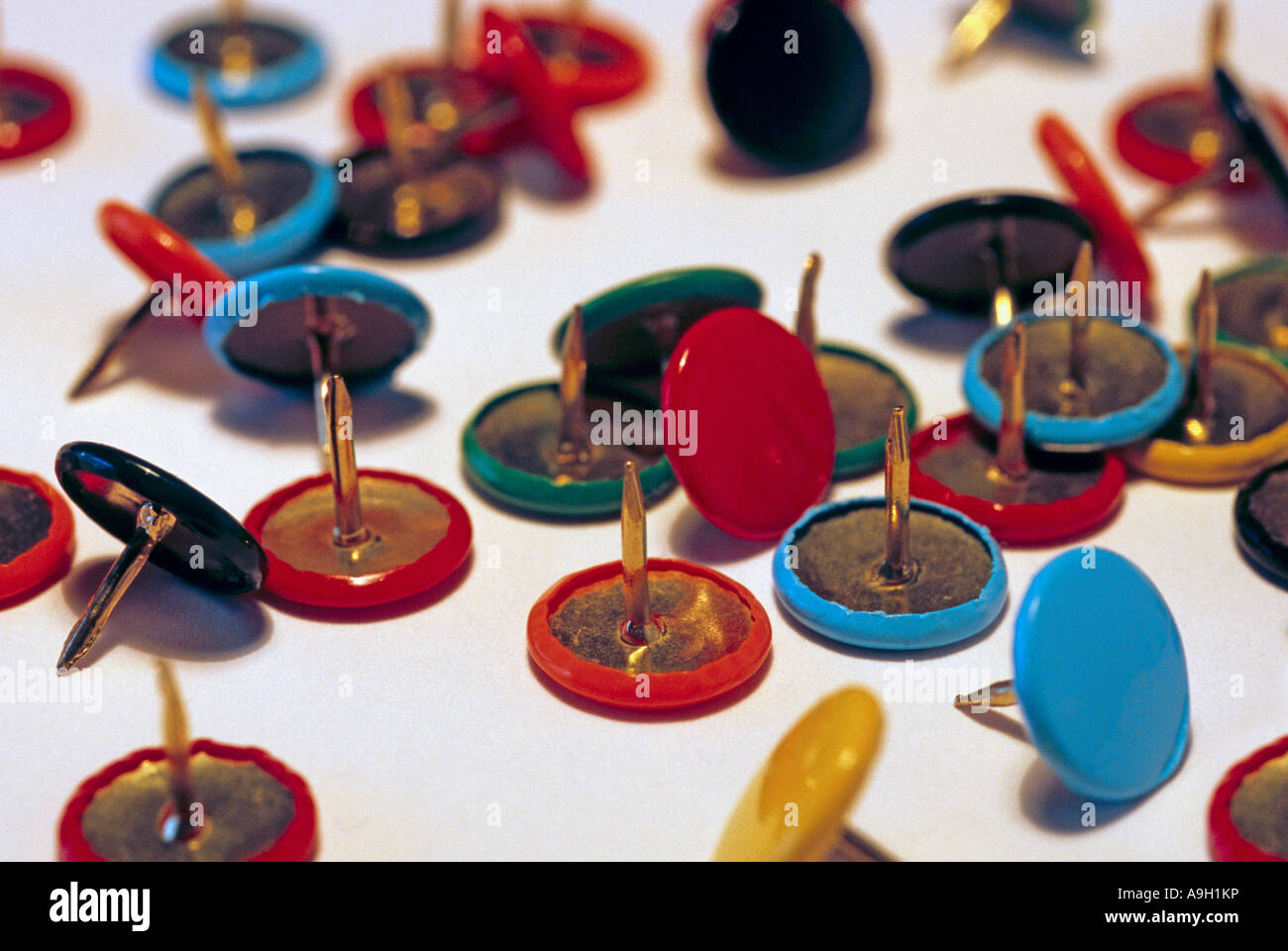 multicored drawing pins Stock Photo - Alamy
