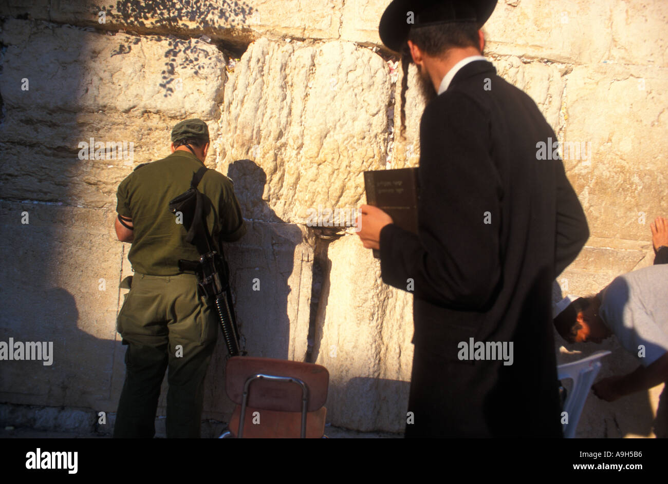 Jewish soldier praying at the Western Wall in Jerusalem ISRAEL Stock ...