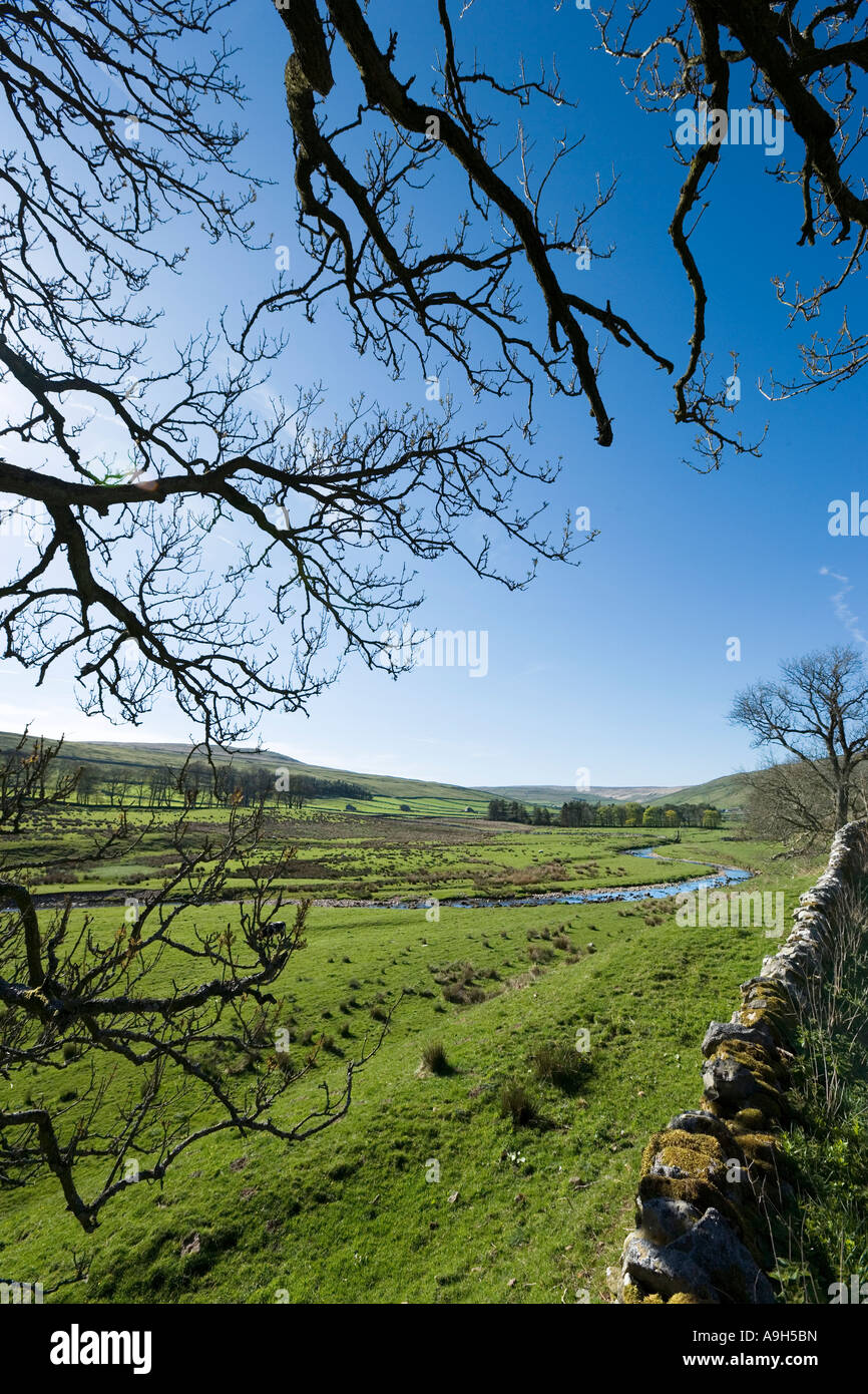 Typical yorkshire dales countryside hiking hi-res stock photography and ...