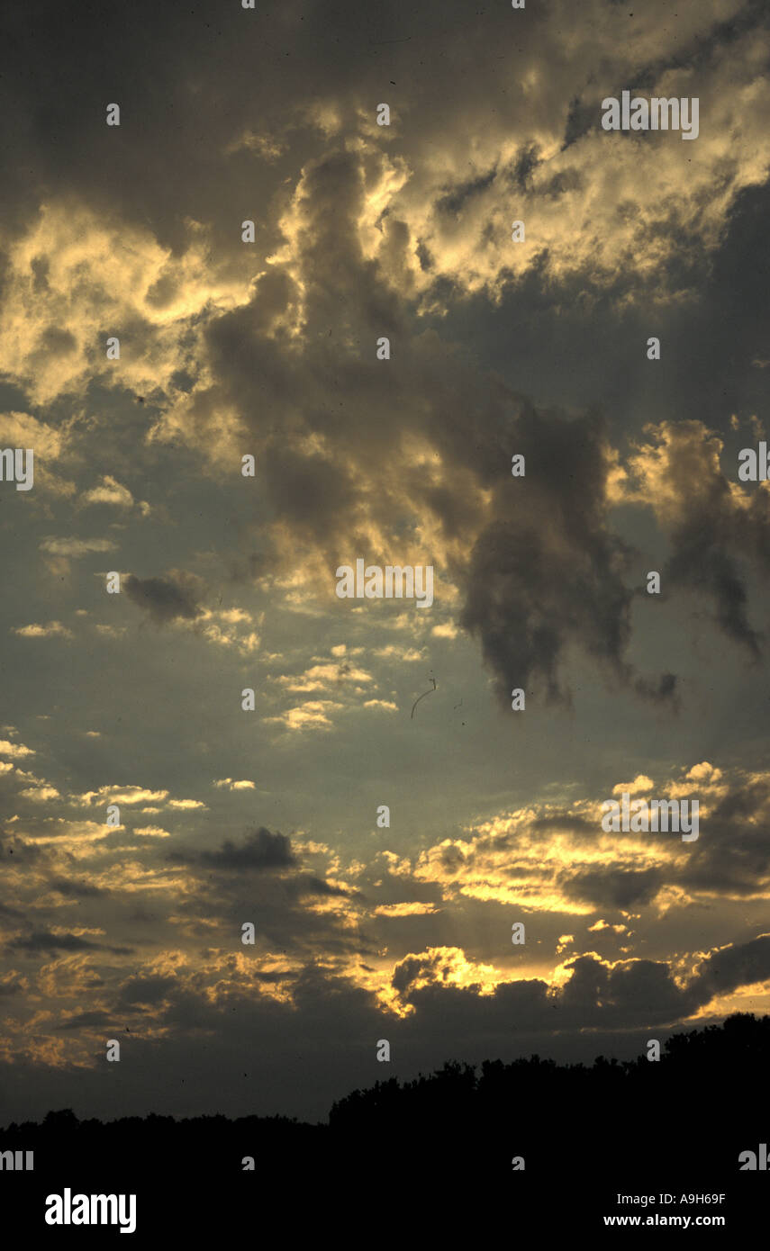 Stratus cumulogenitus hi-res stock photography and images - Alamy