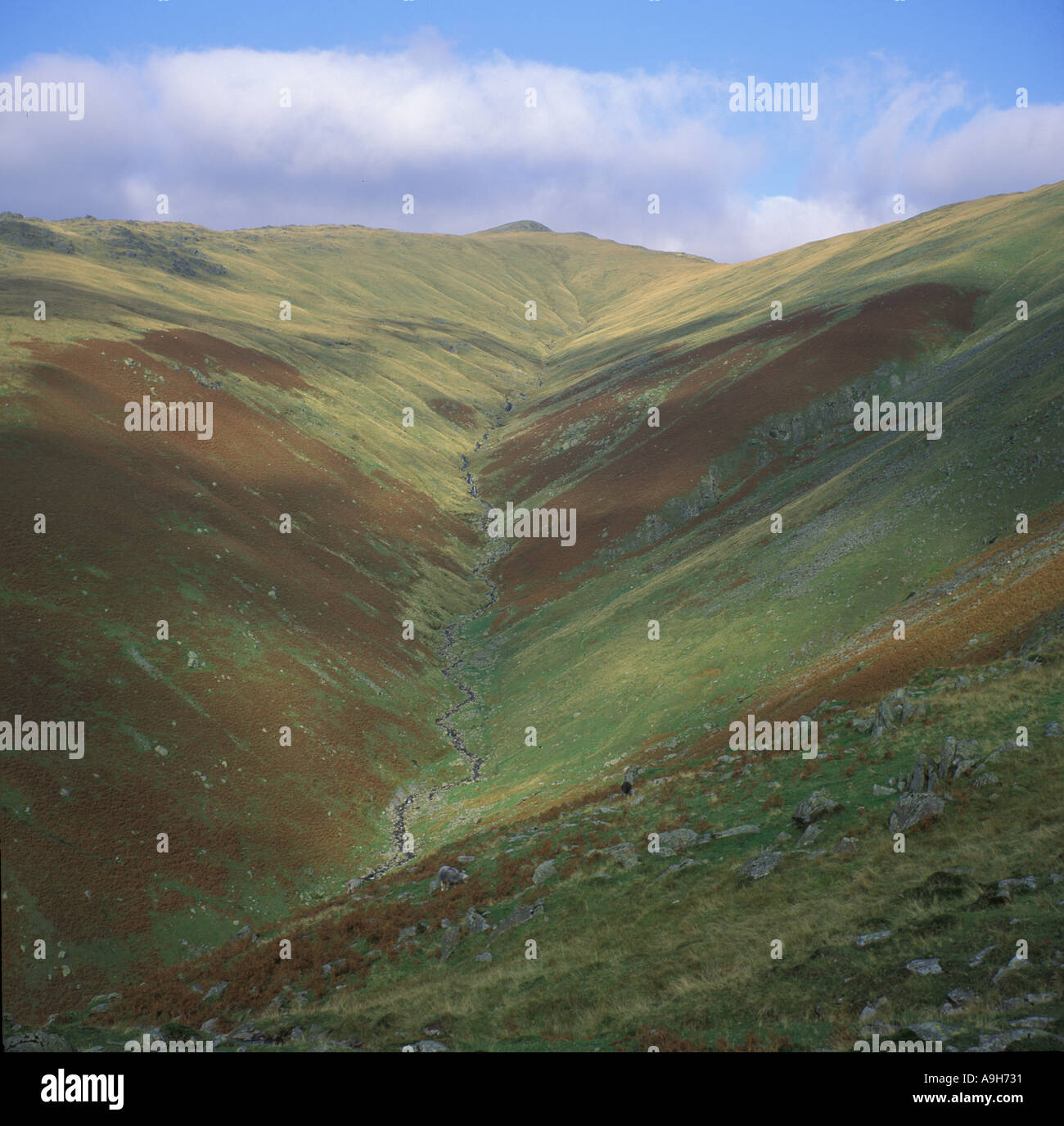 V shaped valley hi-res stock photography and images - Alamy
