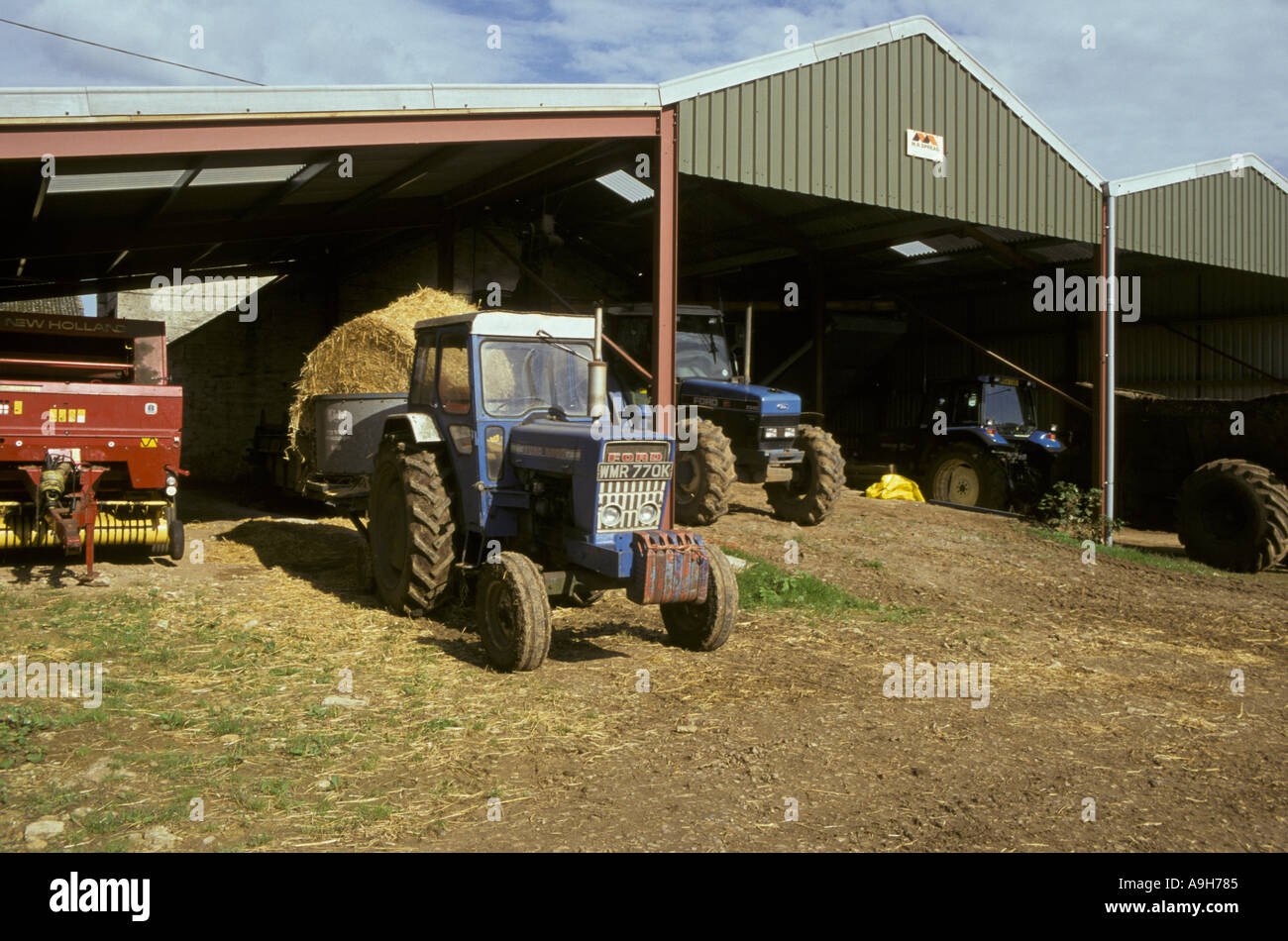 Farmyard scene hi-res stock photography and images - Alamy