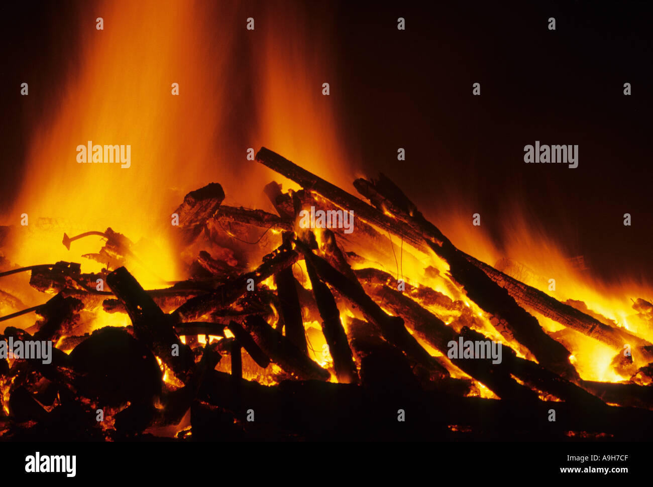 Fire Burning timber Stock Photo - Alamy