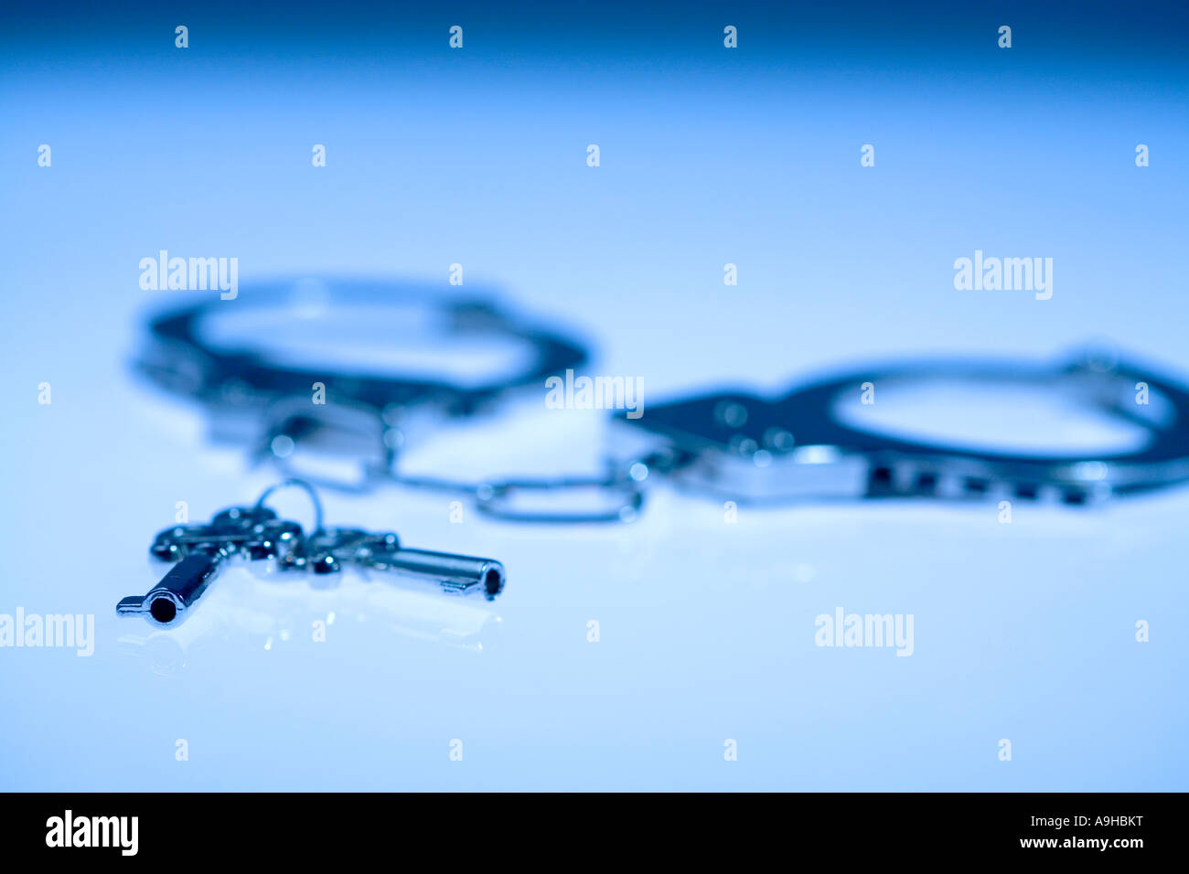 Close up of handcuffs and key Stock Photo - Alamy