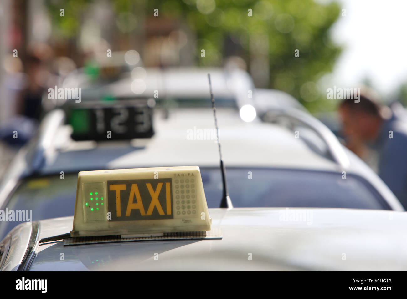 Minicab sign hi-res stock photography and images - Alamy