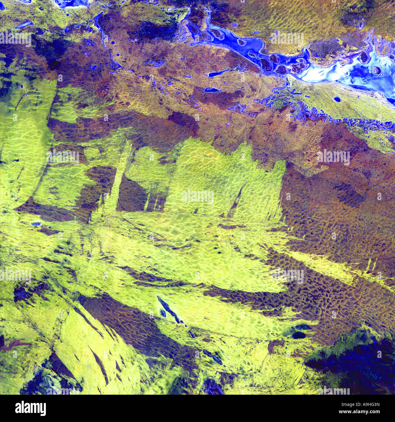The arid landscape near Lake Amadeus in Australias Northern Territory ...