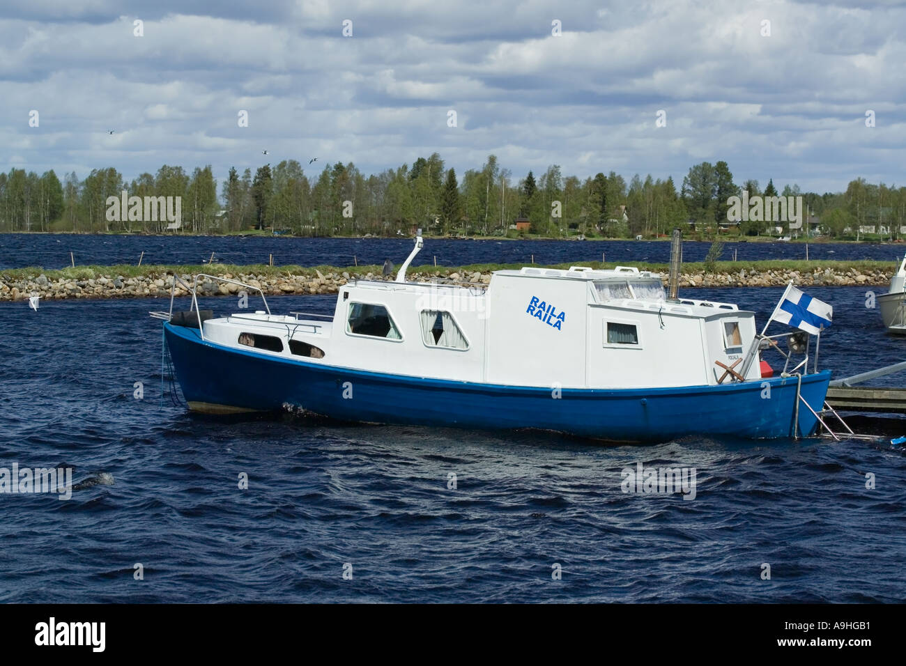 White boat hi-res stock photography and images - Alamy