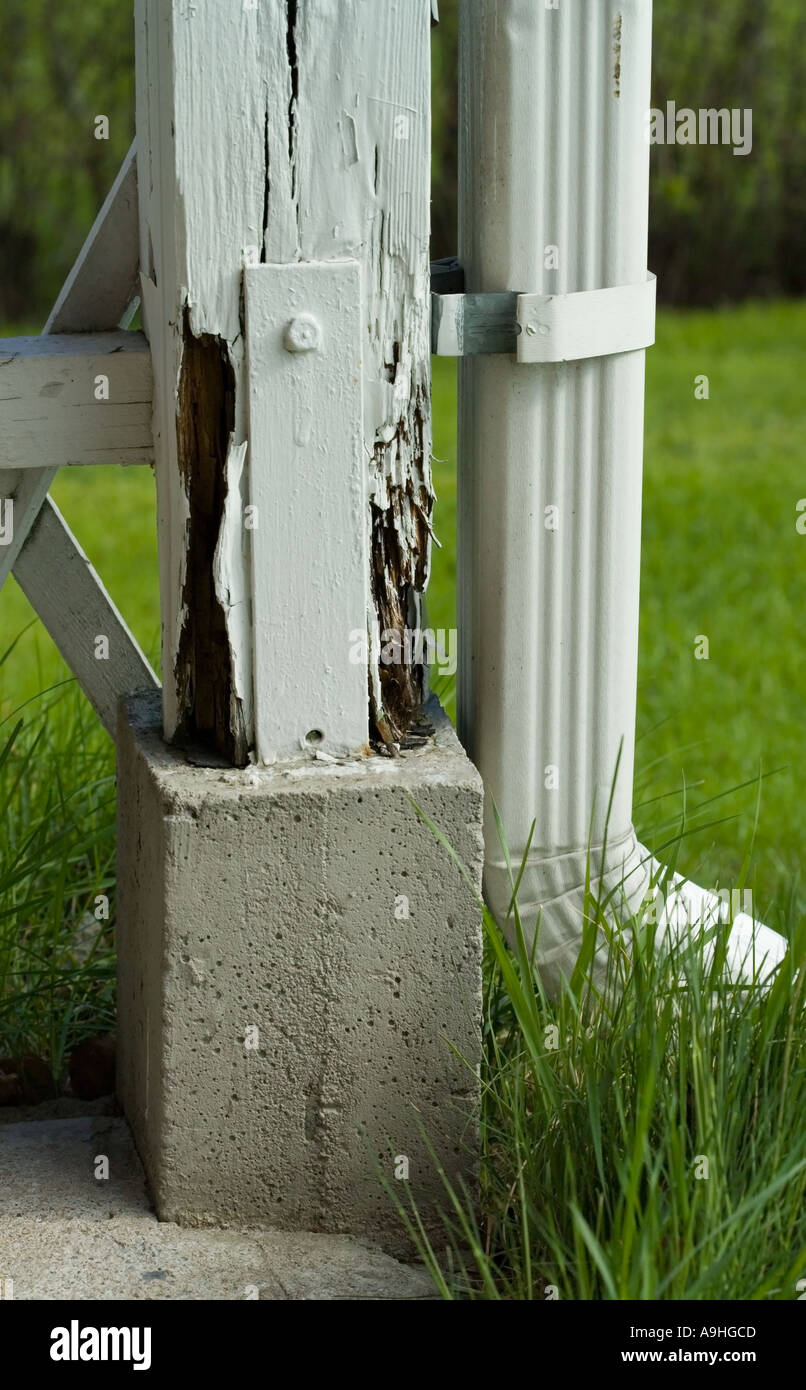 Rotten wooden pole hi-res stock photography and images - Alamy