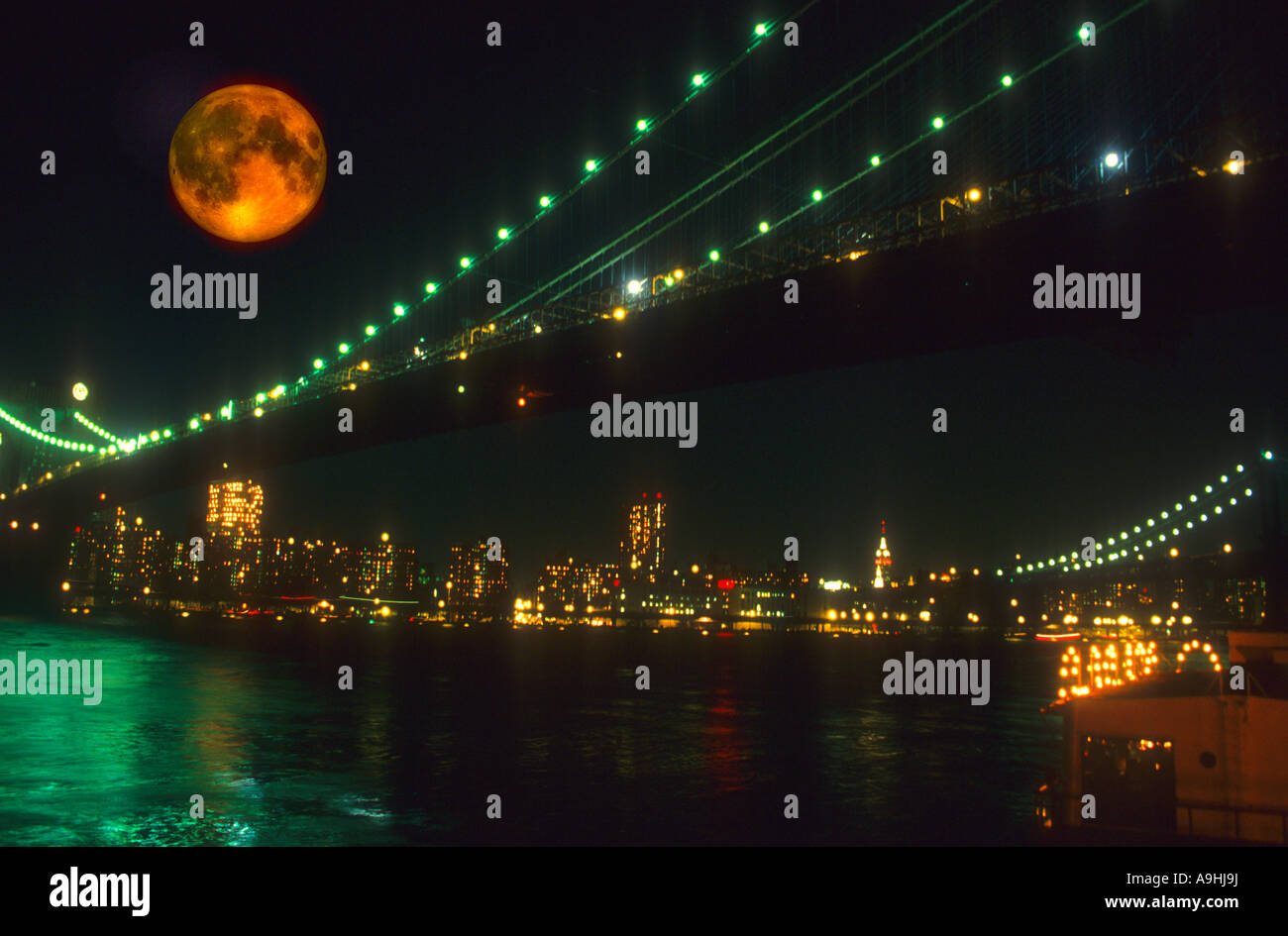 Moon over brooklyn nyc hi-res stock photography and images - Alamy