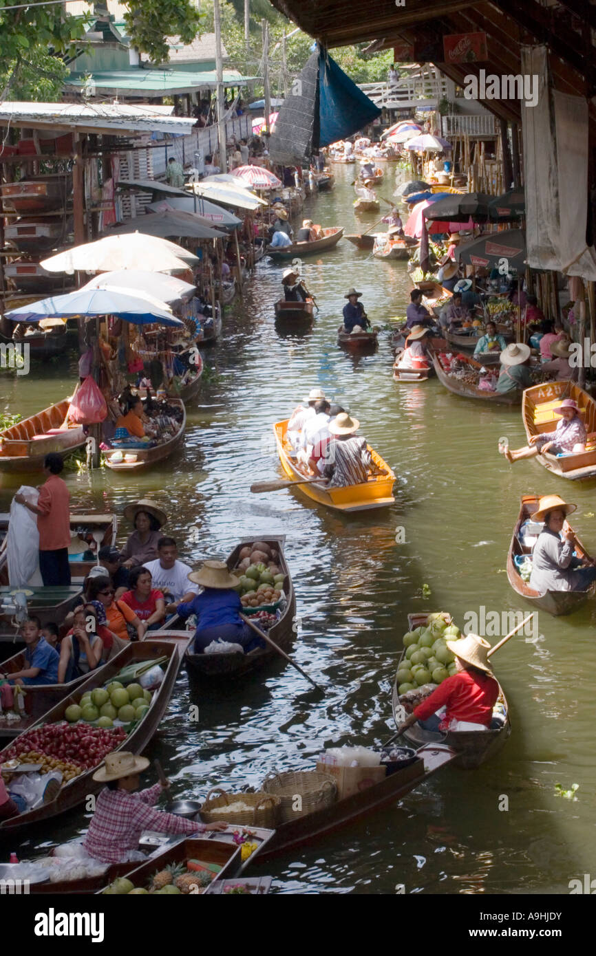 Vertical shot floating boat hi-res stock photography and images - Alamy