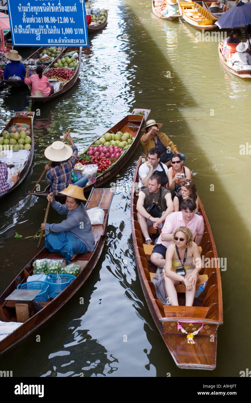 Damnoen Saduak floating market Stock Photo - Alamy