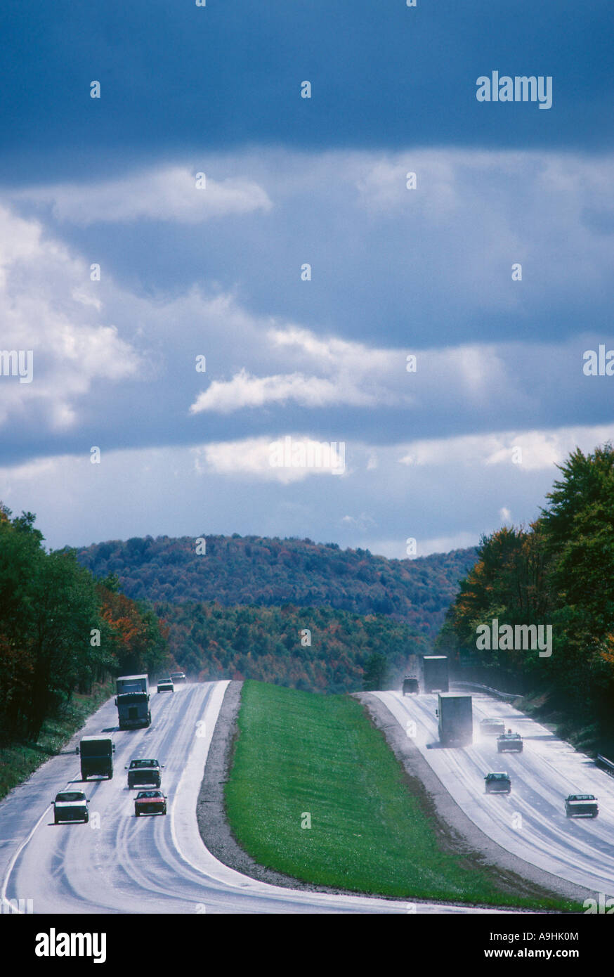 Two lanes hi-res stock photography and images - Alamy
