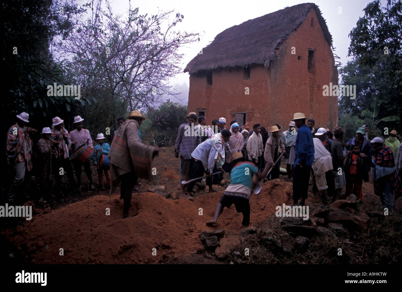 Grave opening in famadihana ceremony Madagascar Stock Photo - Alamy