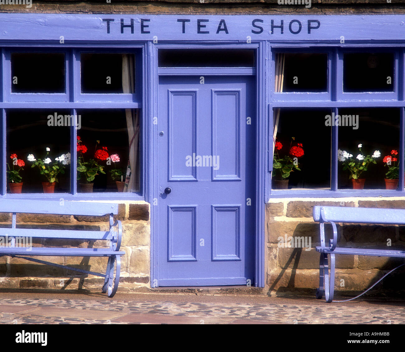 Traditional english tea shop window hi-res stock photography and images ...
