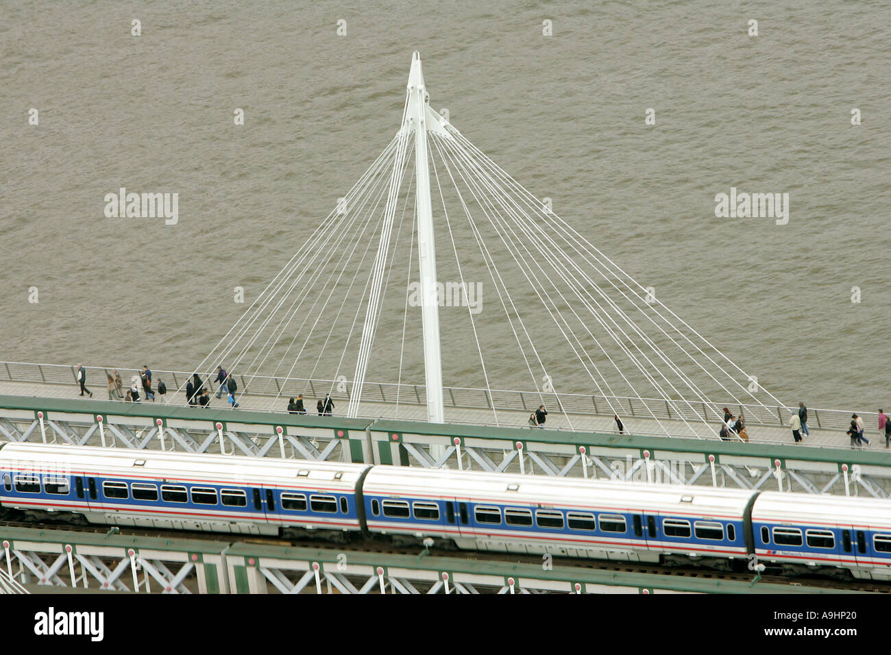 Old charing cross bridge hi-res stock photography and images - Alamy