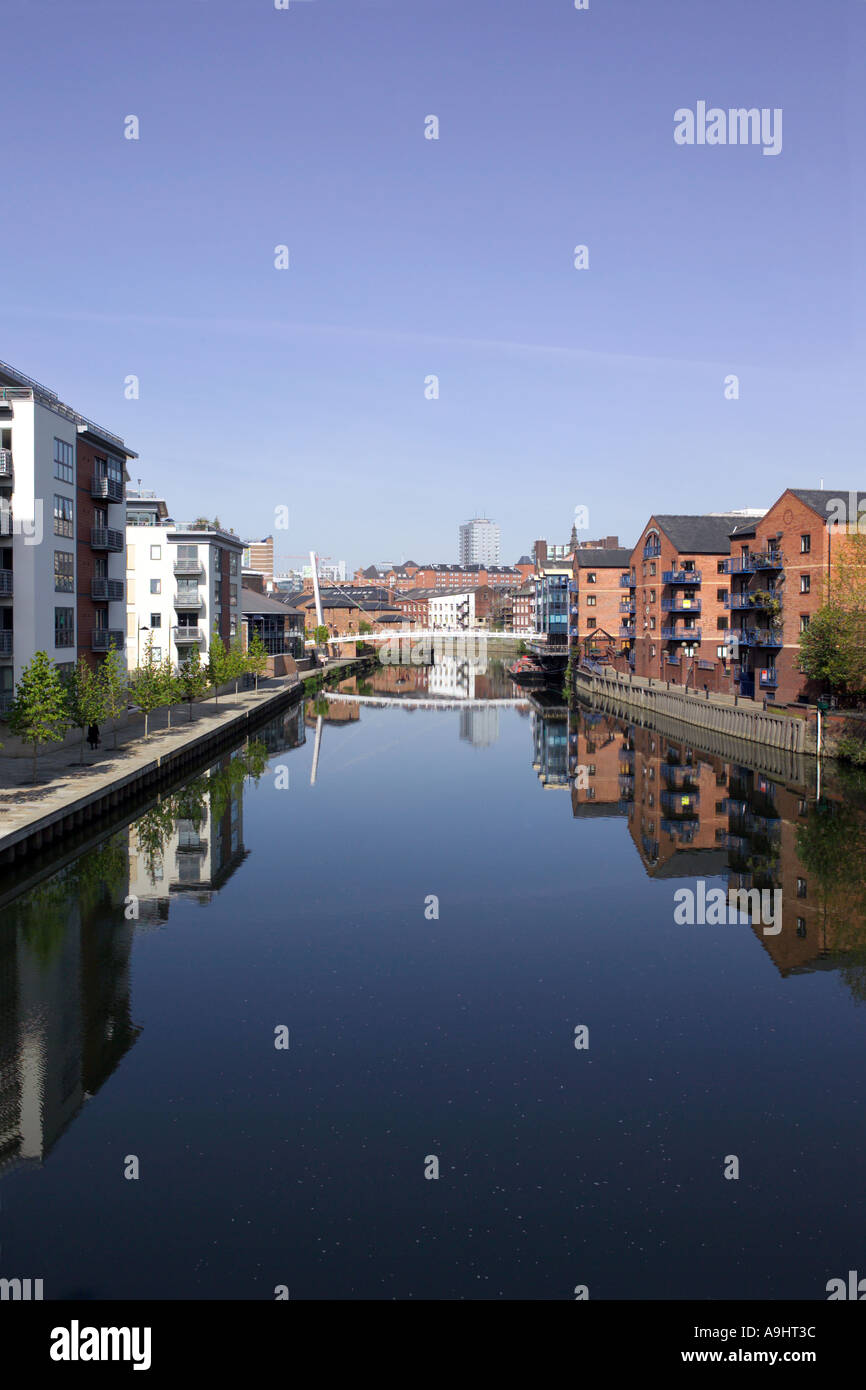 Cityscape along the Leeds Liverpool Canal River Aire through Leeds City ...