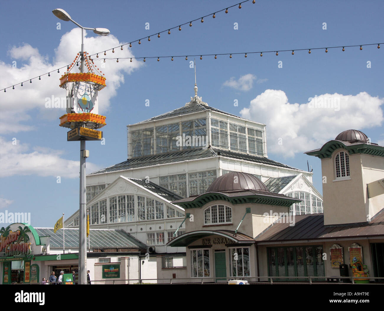 Wellington Pier and Theatre Great Yarmouth Norfolk England Stock Photo ...