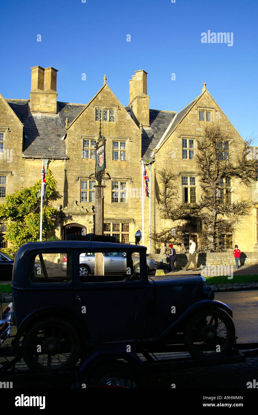 Classic car outside hotel in Broadway Stock Photo - Alamy