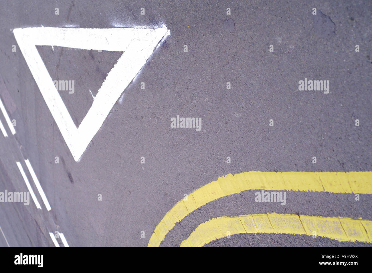 Yellow double barrier line hi-res stock photography and images - Alamy