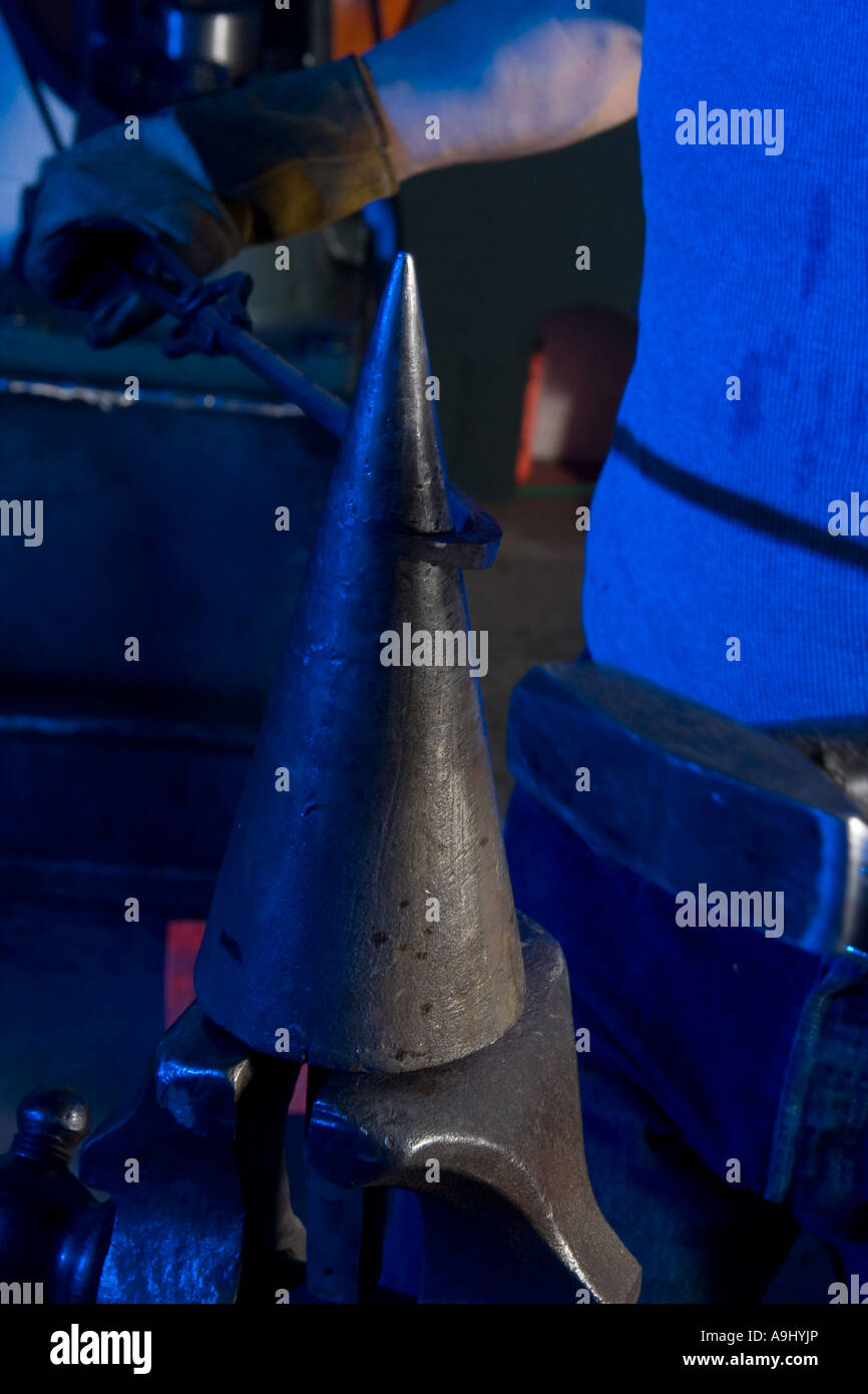 Forming and shaping for steel hi-res stock photography and images - Alamy
