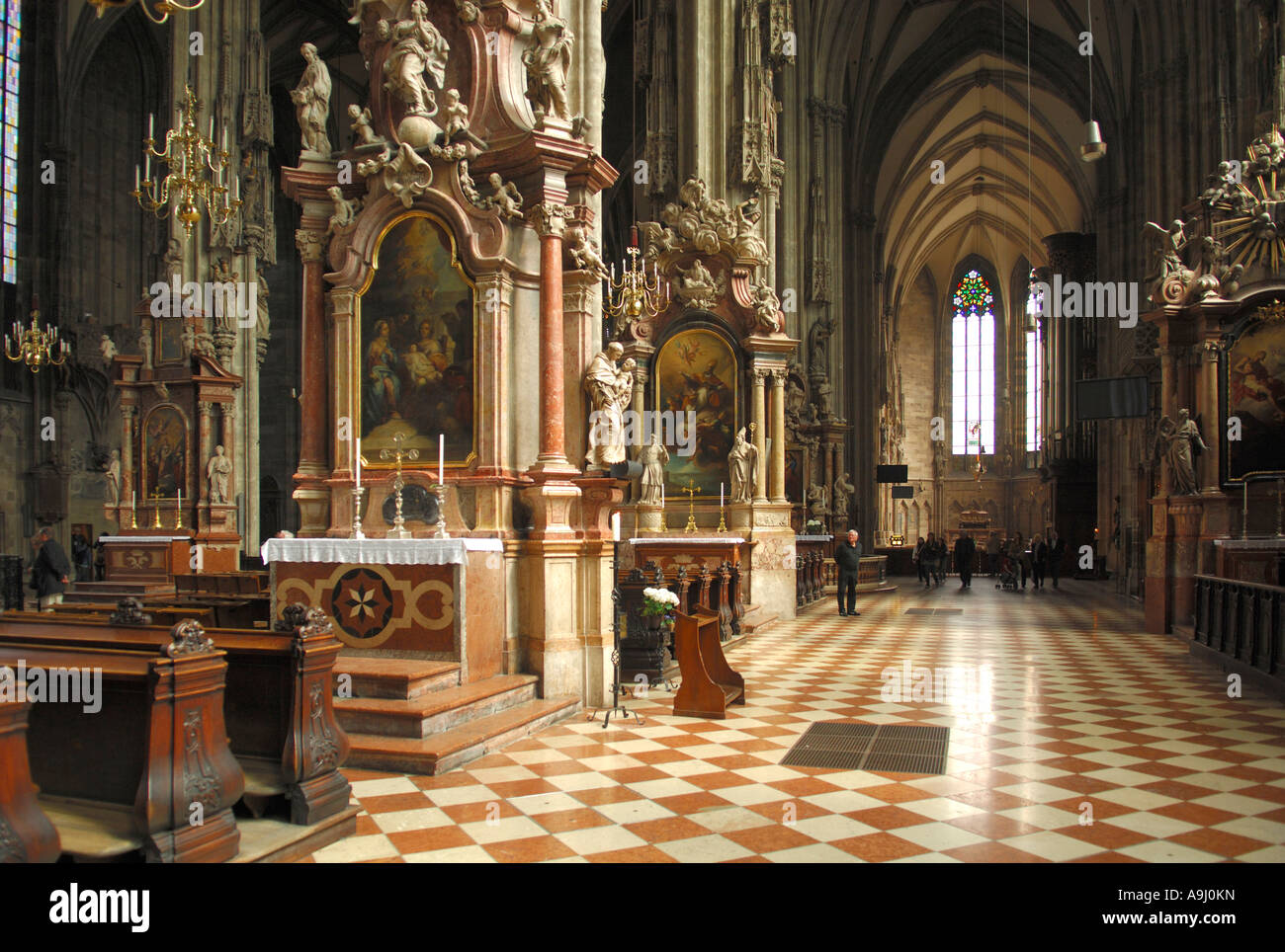 Vienna stephansdom altar hi-res stock photography and images - Alamy