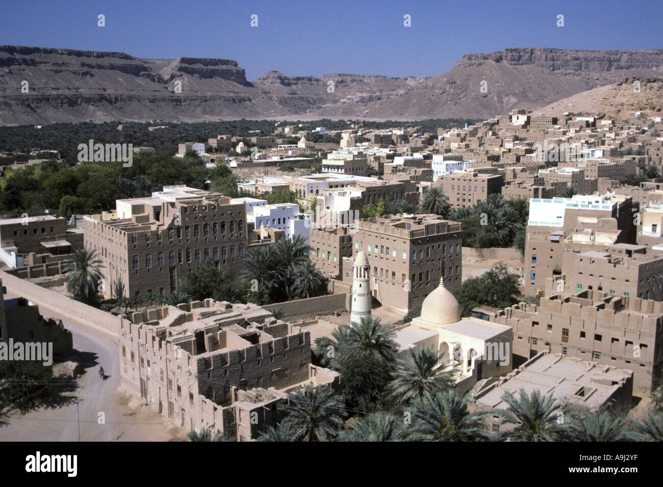 Tarim m lohmann horizontal format asia hi-res stock photography and ...