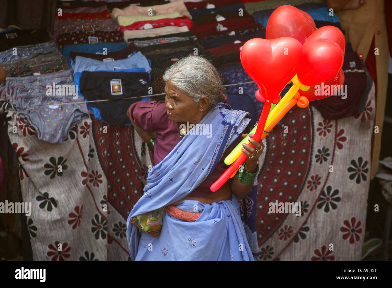 Old lady selling balloon, Pune, Maharashtra, India Stock Photo - Alamy