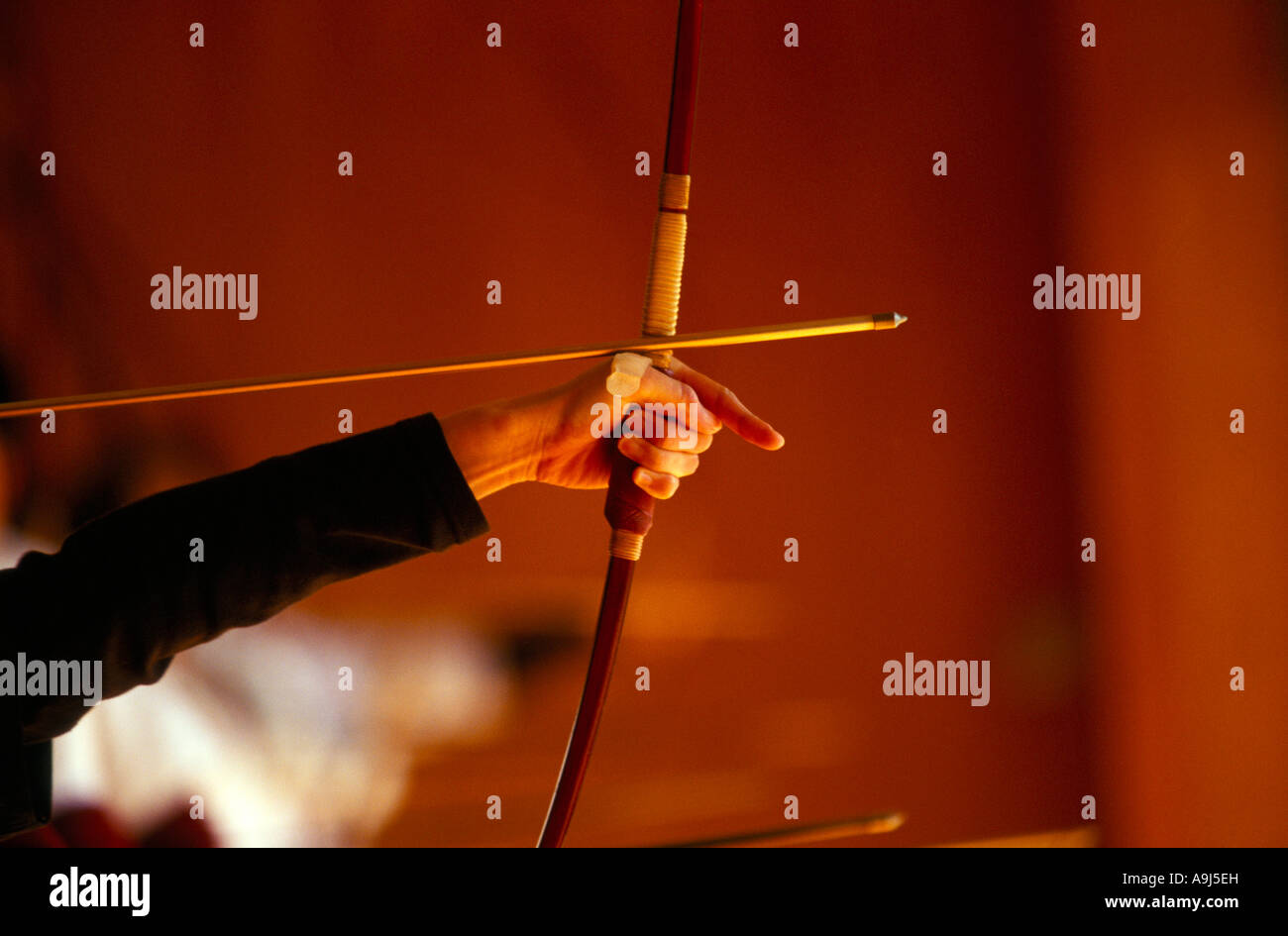 Kyudo hi-res stock photography and images - Alamy