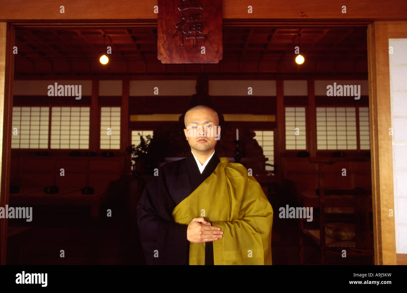 Japanese zen monk hi-res stock photography and images - Alamy