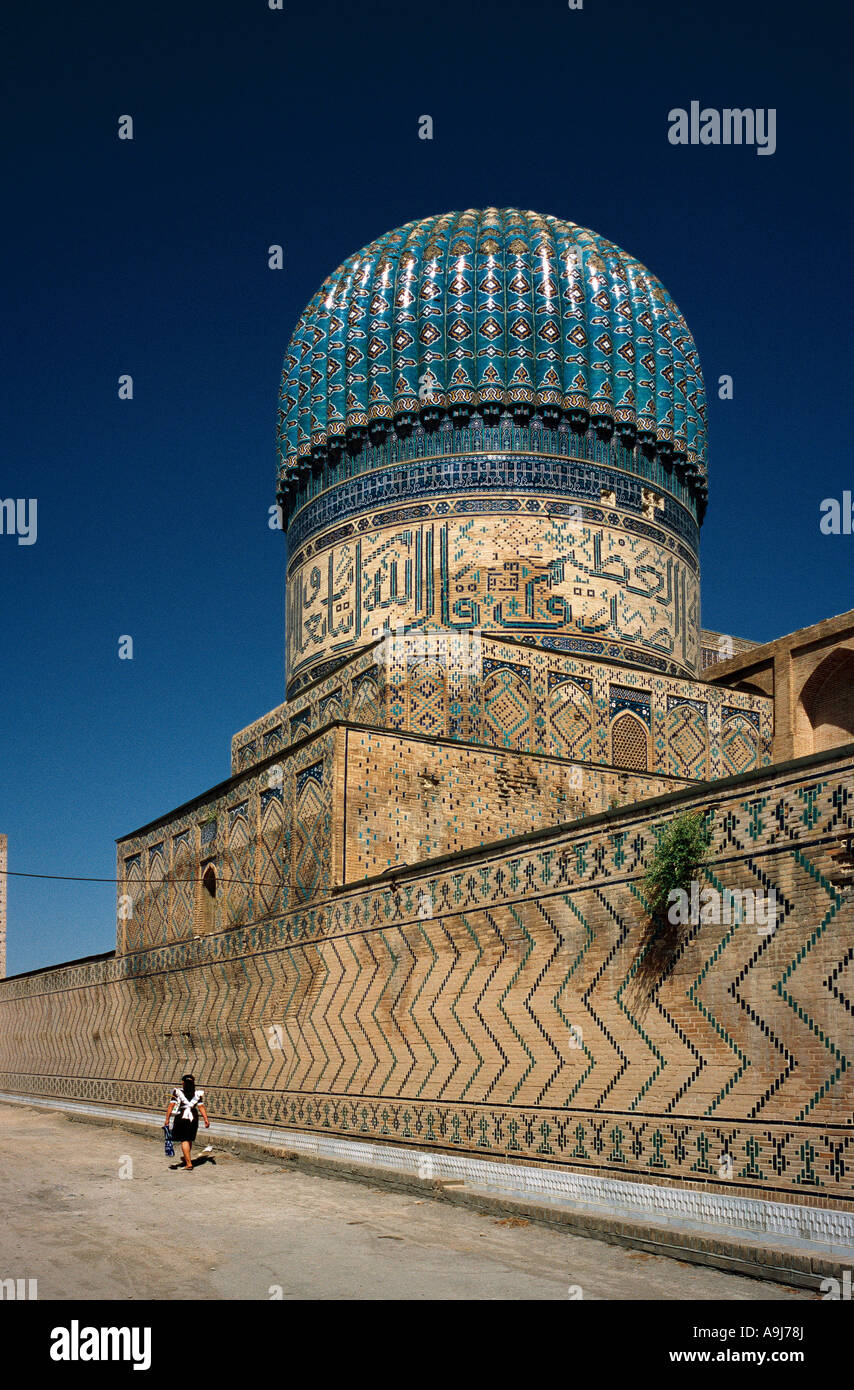 Bibi Khanym Mosque in the Uzbek city of Samarkand Stock Photo - Alamy