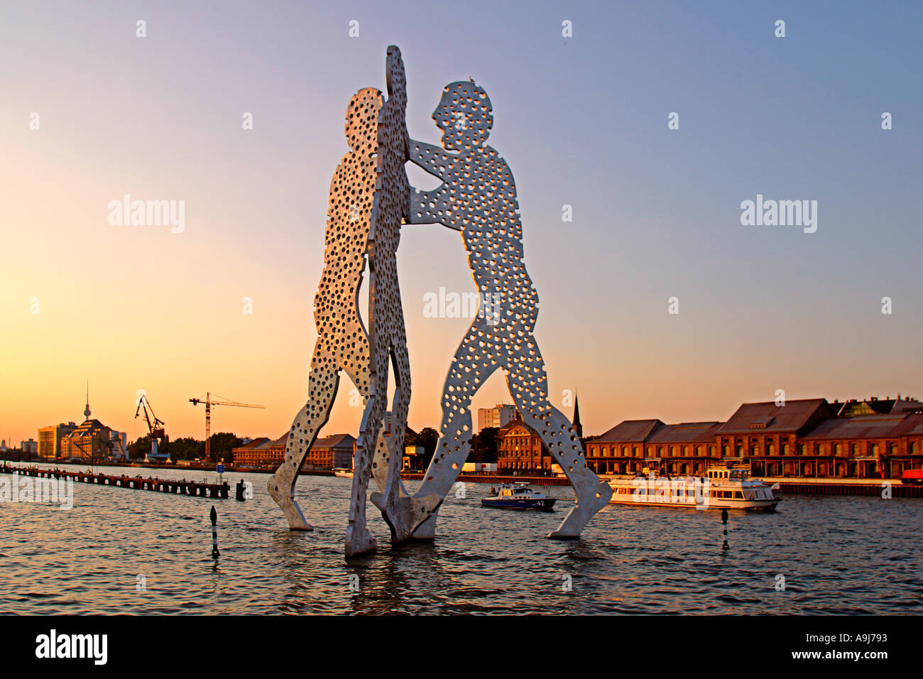 Molecule Man Sculpture by Artist Jonathan Borofsky, River Spree, Berlin ...