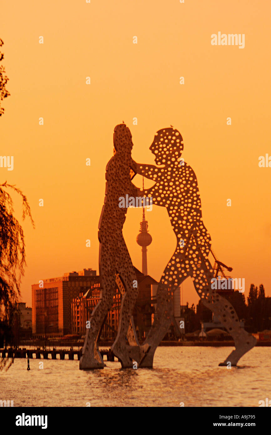 Molecule Man Sculpture by Artist Jonathan Borofsky, River Spree, Berlin ...