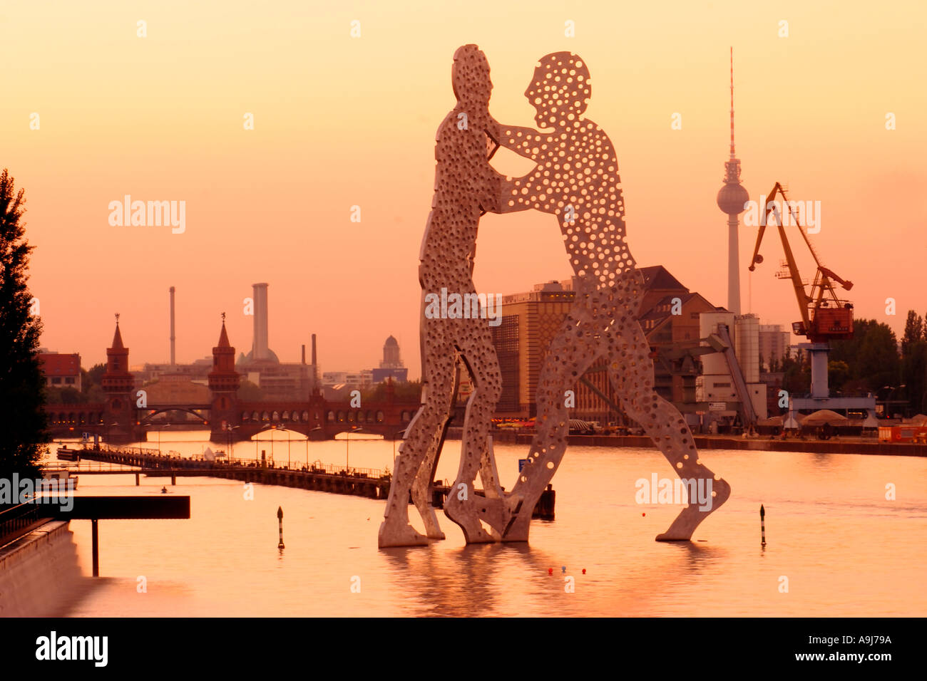 Molecule Man Sculpture by Artist Jonathan Borofsky, River Spree, Berlin ...