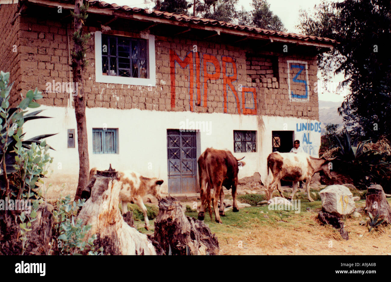 Farm house animals hi-res stock photography and images - Alamy