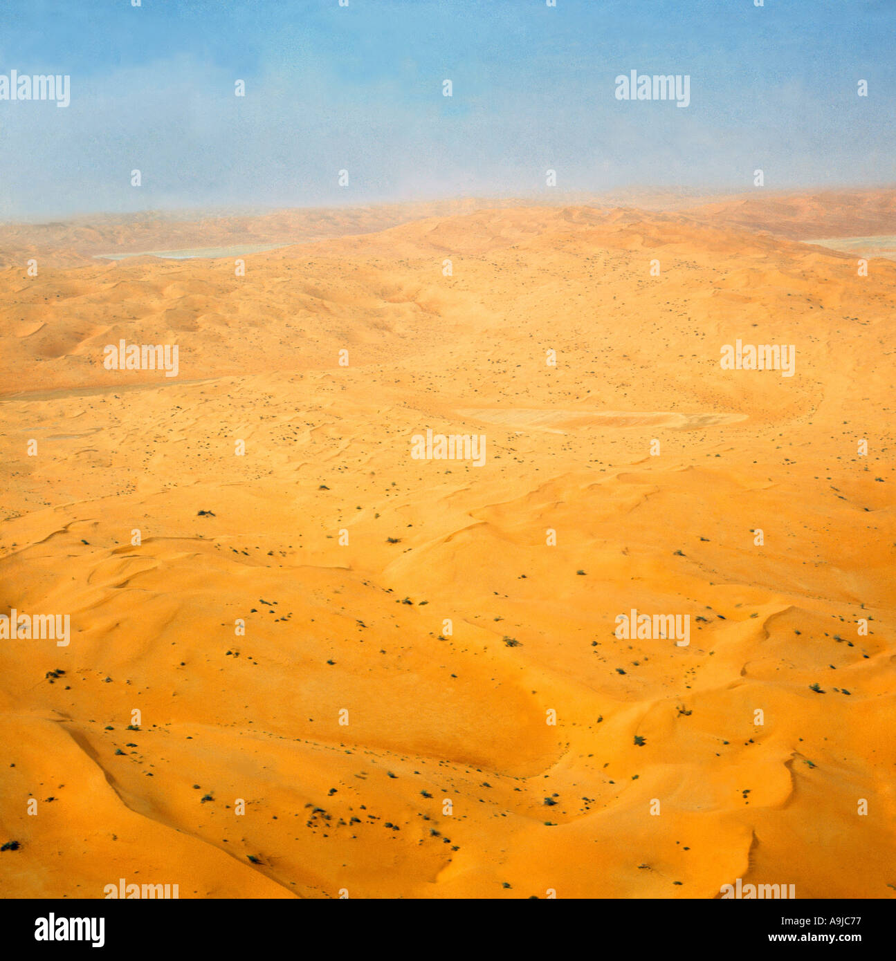 Rub al khali desert saudi hi-res stock photography and images - Alamy