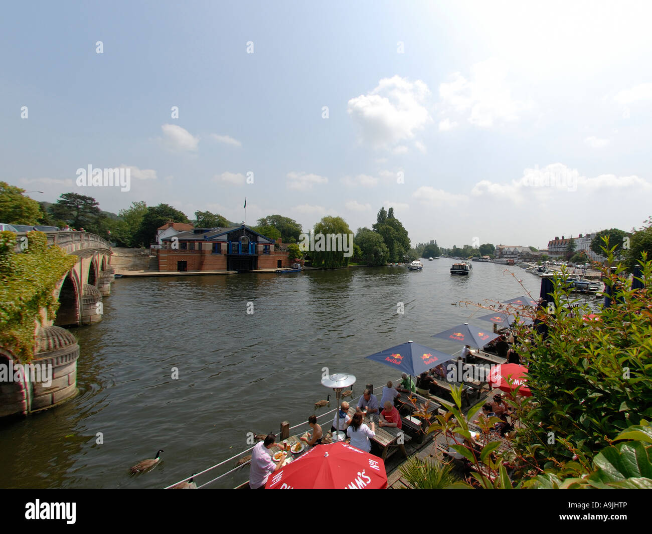 The garden of the Angel on the Bridge Public House and the River Thames ...