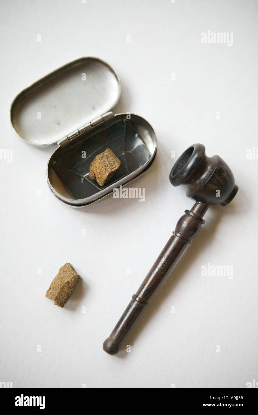 hasch pipe and accesories Stock Photo - Alamy