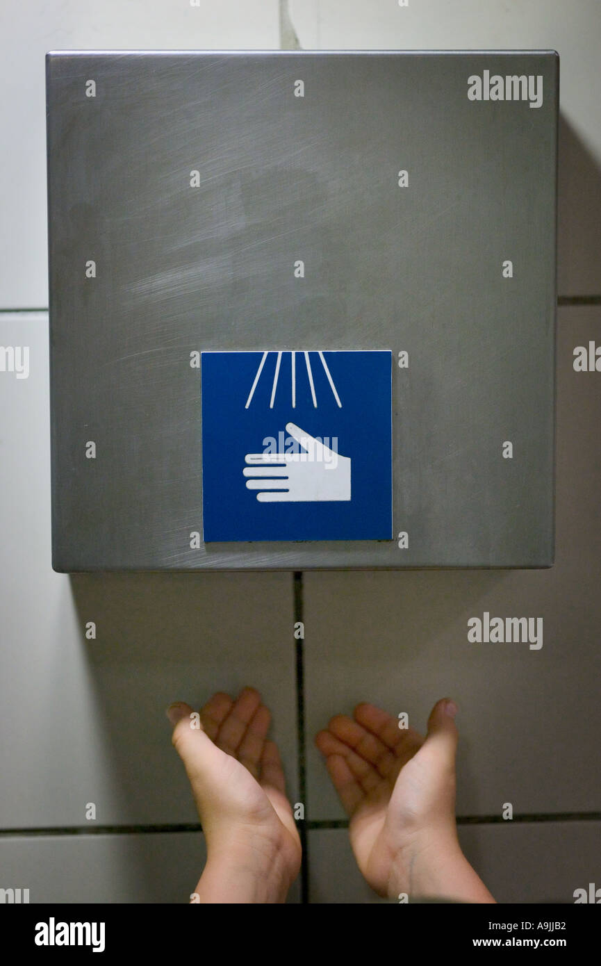 Hand drier hi-res stock photography and images - Alamy