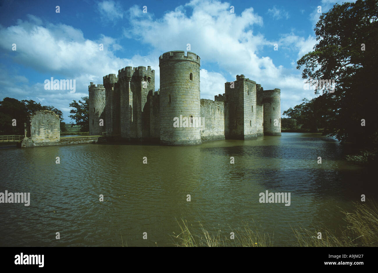 Castle built in 1385 licence hi-res stock photography and images - Alamy