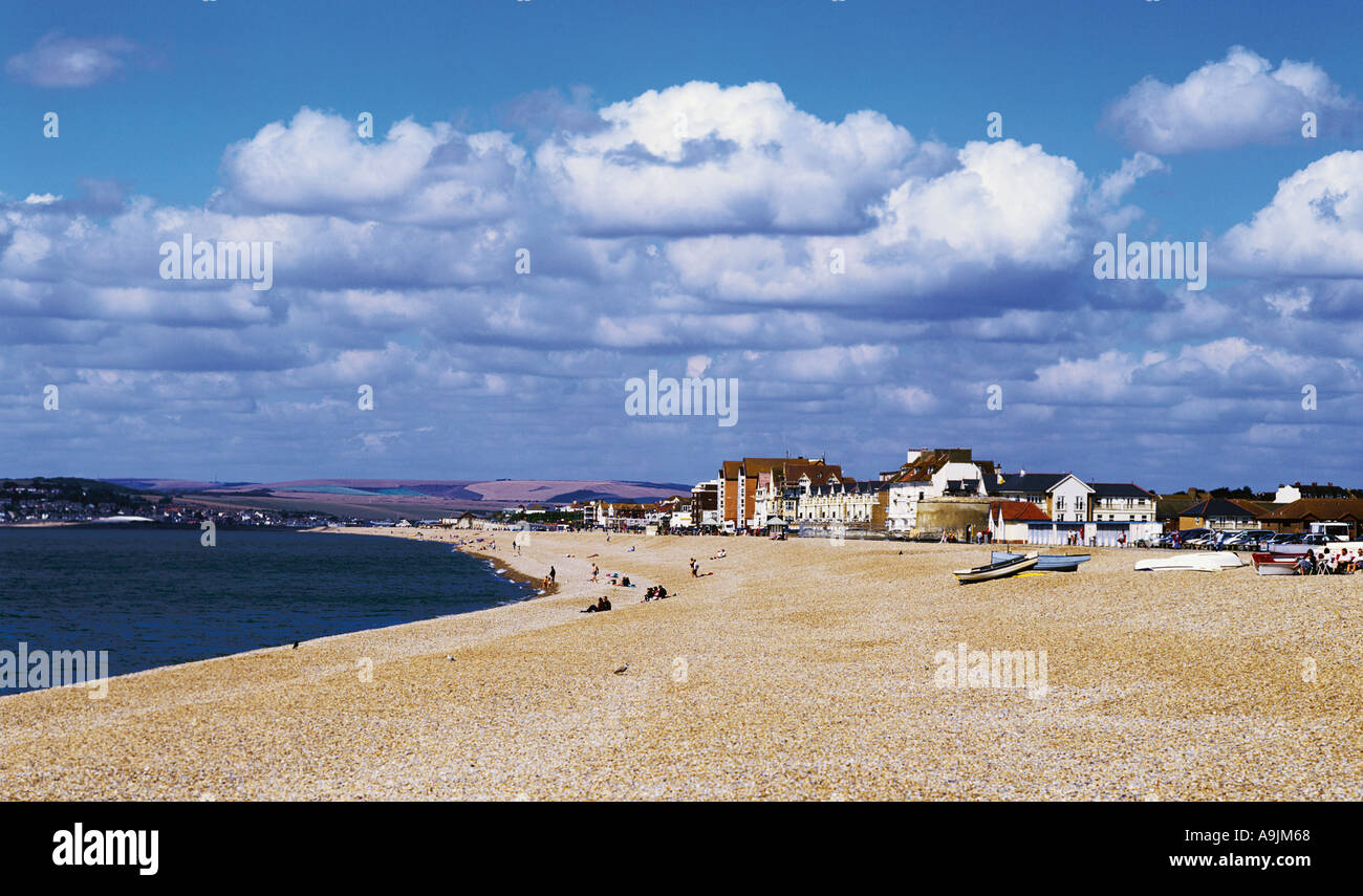 Steeply shelving beach hi-res stock photography and images - Alamy