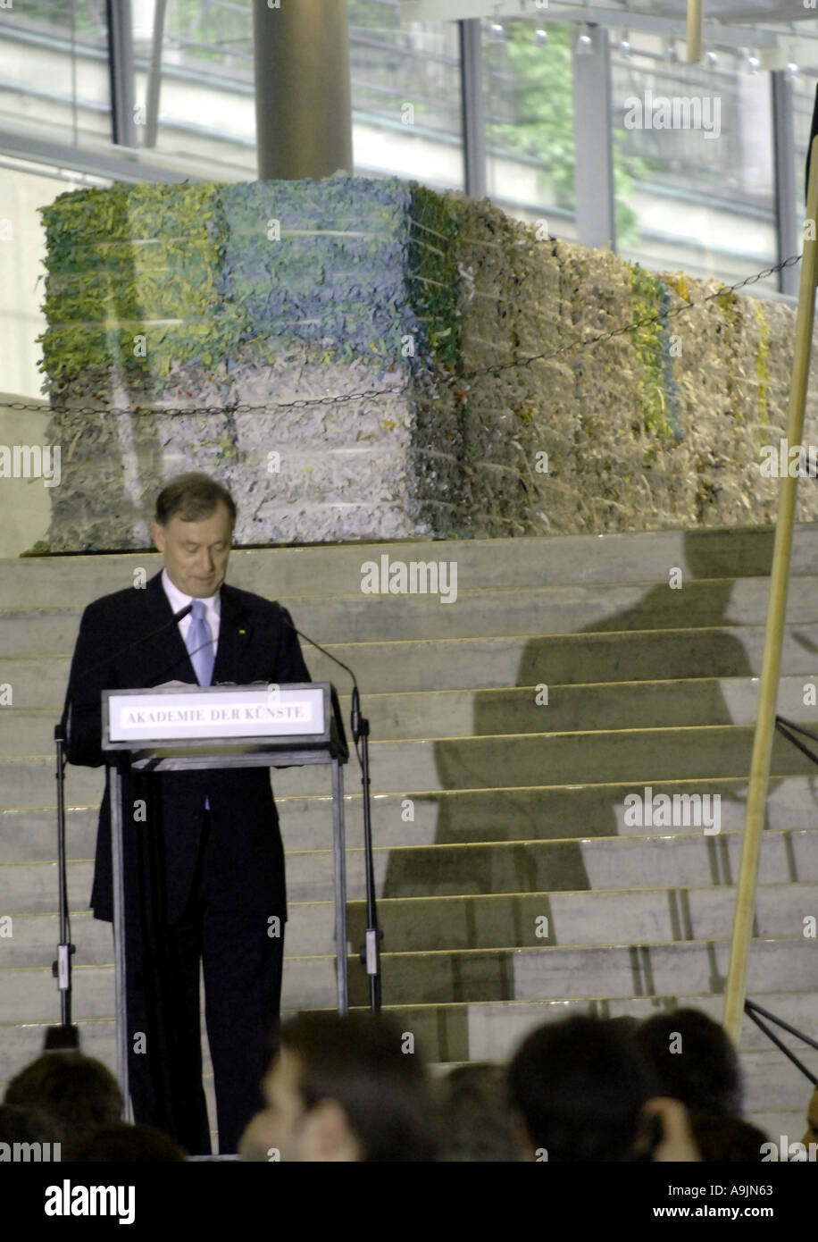 Speechmaking hi-res stock photography and images - Alamy