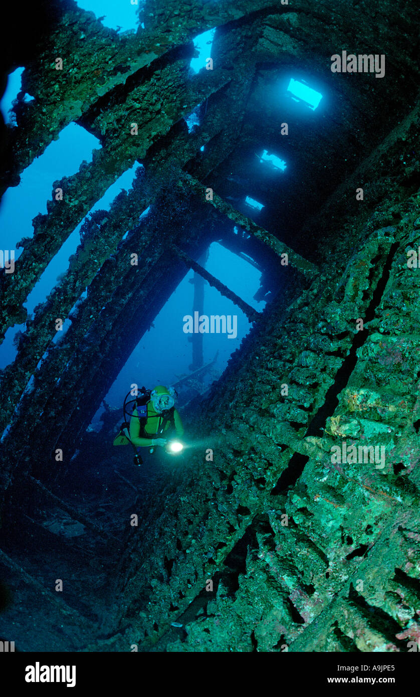 wreckdiving scuba diver in a ship wreck Stock Photo - Alamy wreckdiving scuba diver in a ship wreck Stock Photo - Alamy