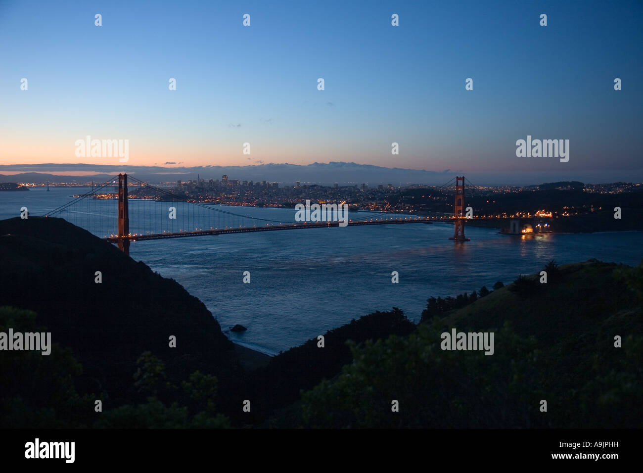 Dawn appearing over the Golden Gate Bridge Stock Photo - Alamy