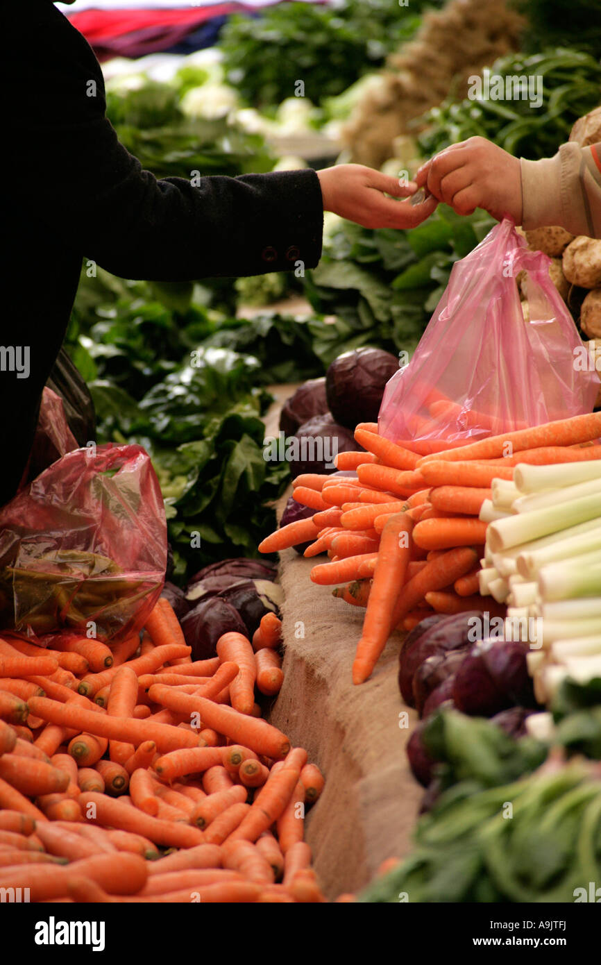 Money exchanging hands at a fresh fruit and vegetable market Stock ...