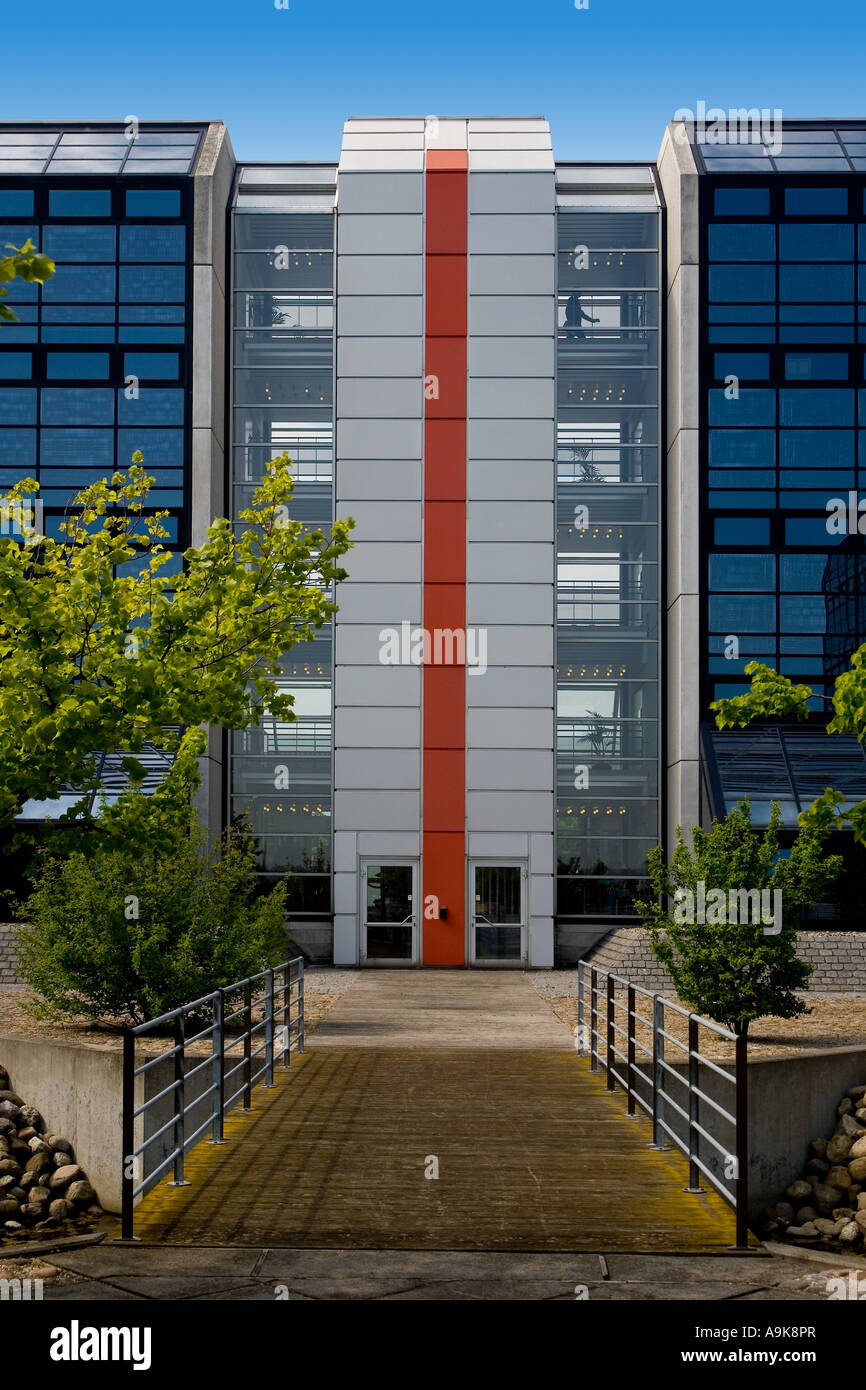 Modern office block Stock Photo - Alamy