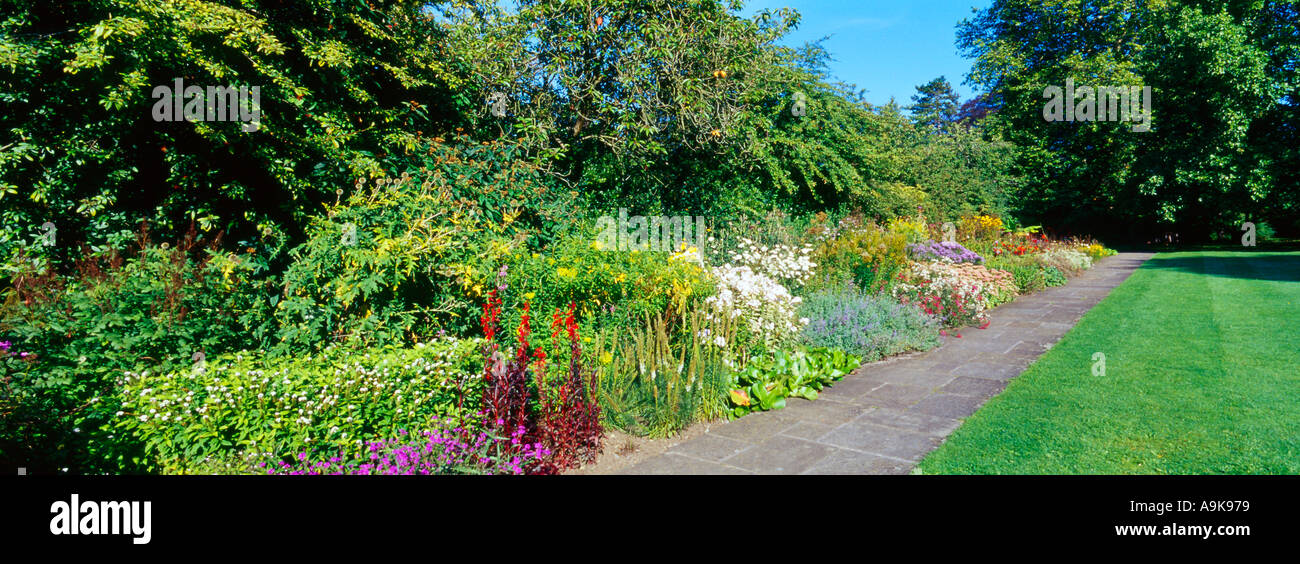 English Country Garden Summer Border Stock Photo - Alamy